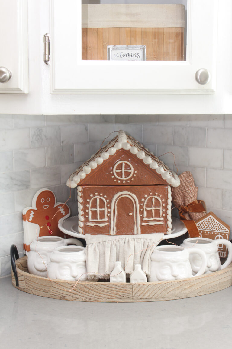 Gingerbread Christmas Kitchen Decor - Holiday Housewalk - Clean and ...